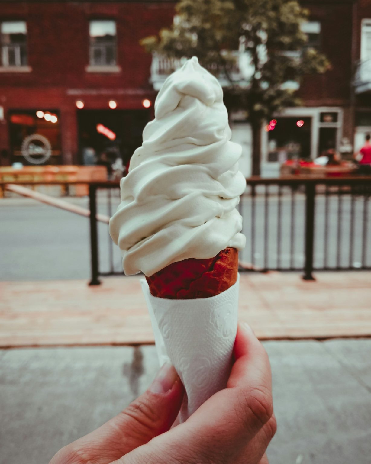 10 Different Types of Ice Cream (With Pictures & Flavors)